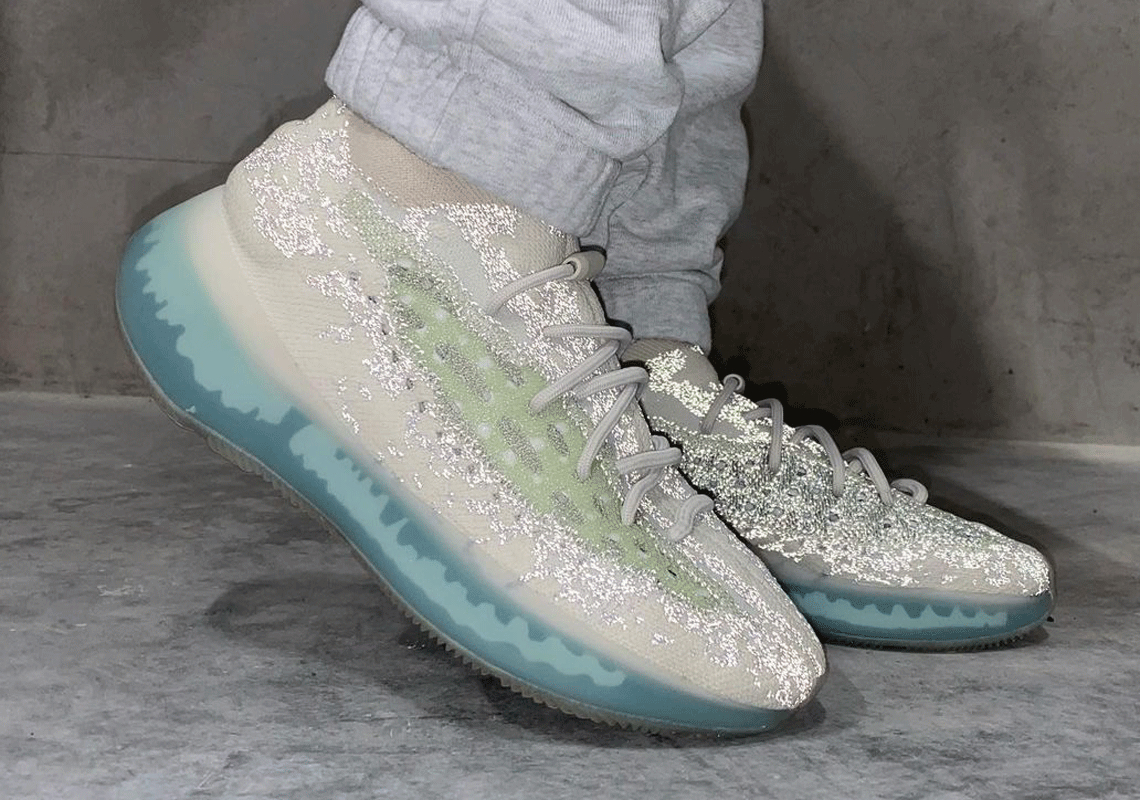 Lên chân đôi siêu phẩm adidas YEEZY BOOST 380 "Alien Blue Reflective ...
