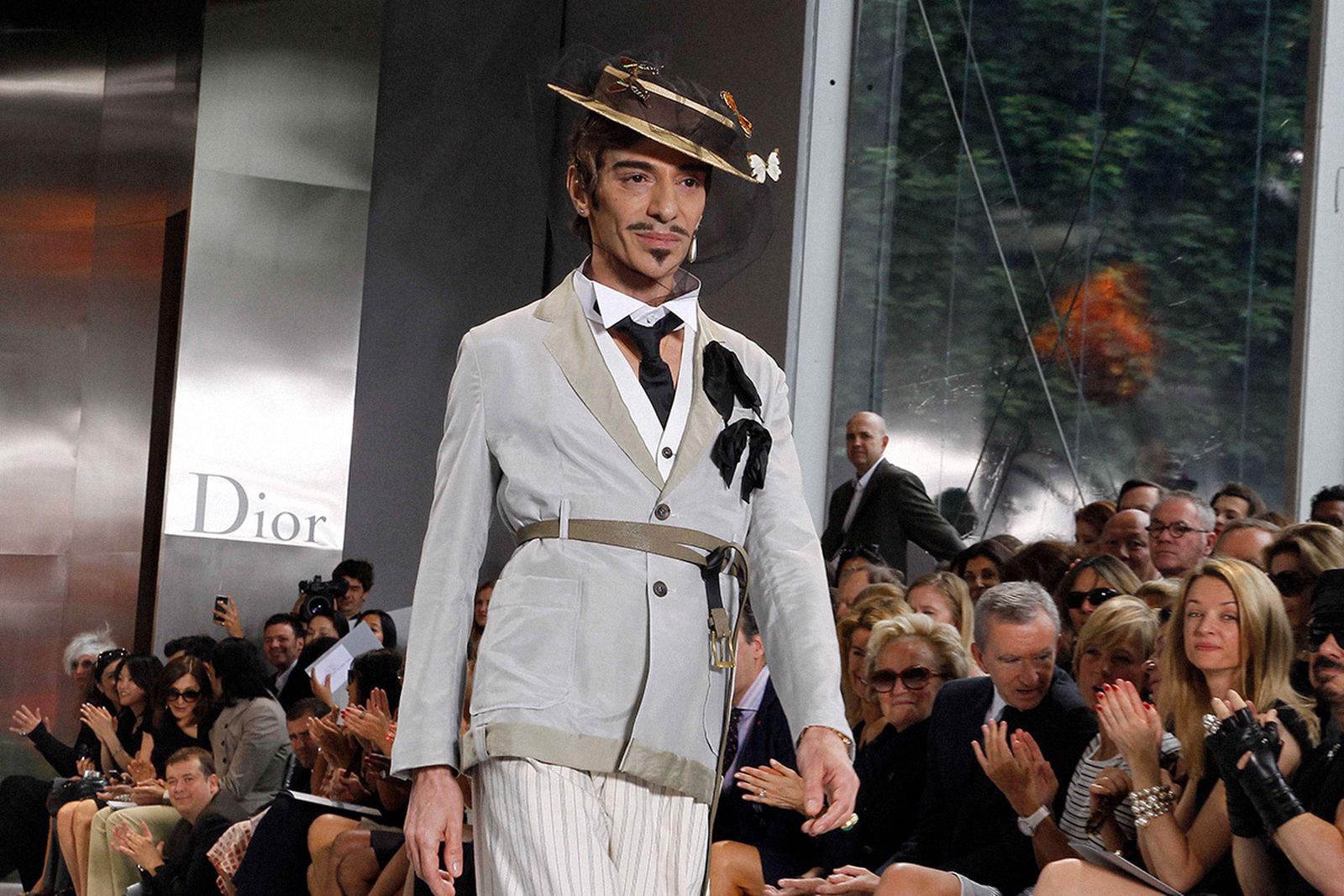 Dior dưới thời của John Galliano đã từng “nổi loạn” như thế nào ...