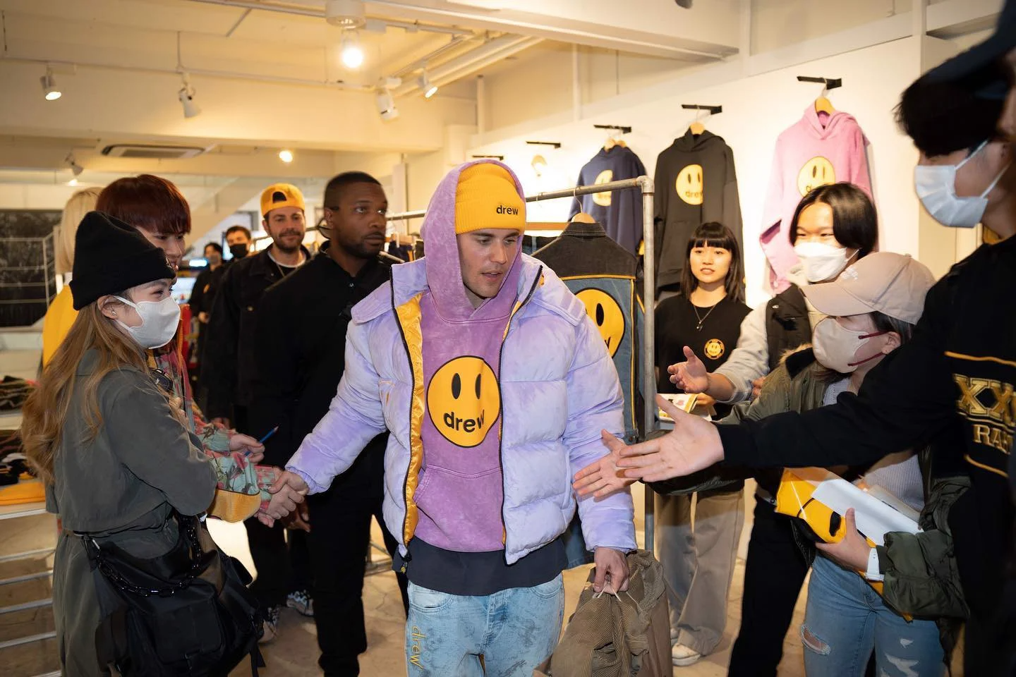 Drew House - Biểu tượng mới của thời trang đường phố