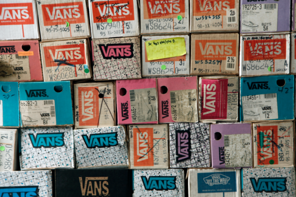 Lịch sử và sự phát triển của thương hiệu "quốc dân" Vans