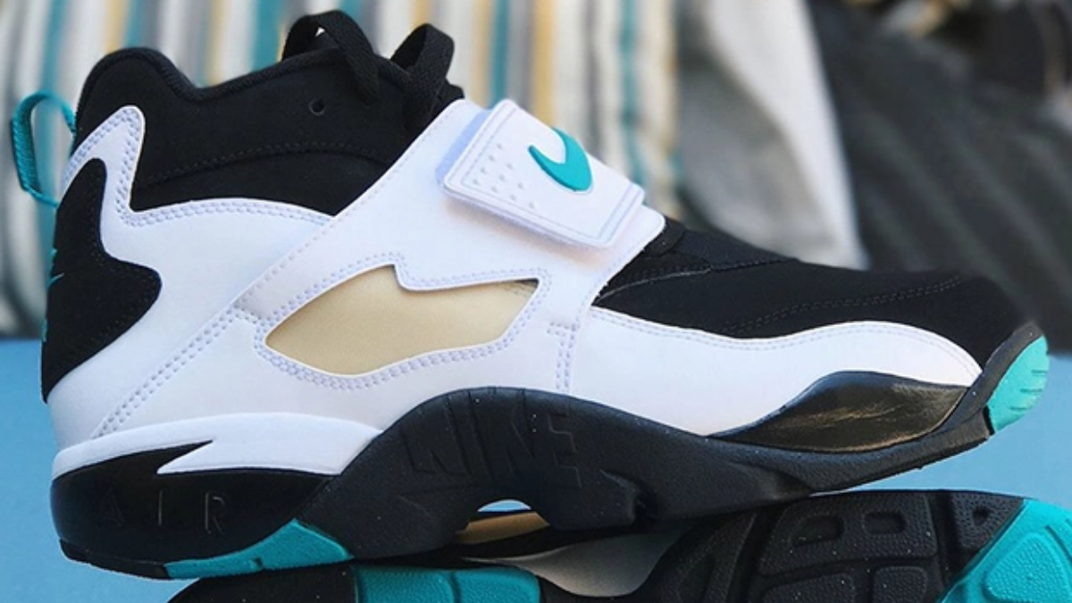 Sơ lược lịch sử về Deion Sanders và Nike Air Diamond Turf