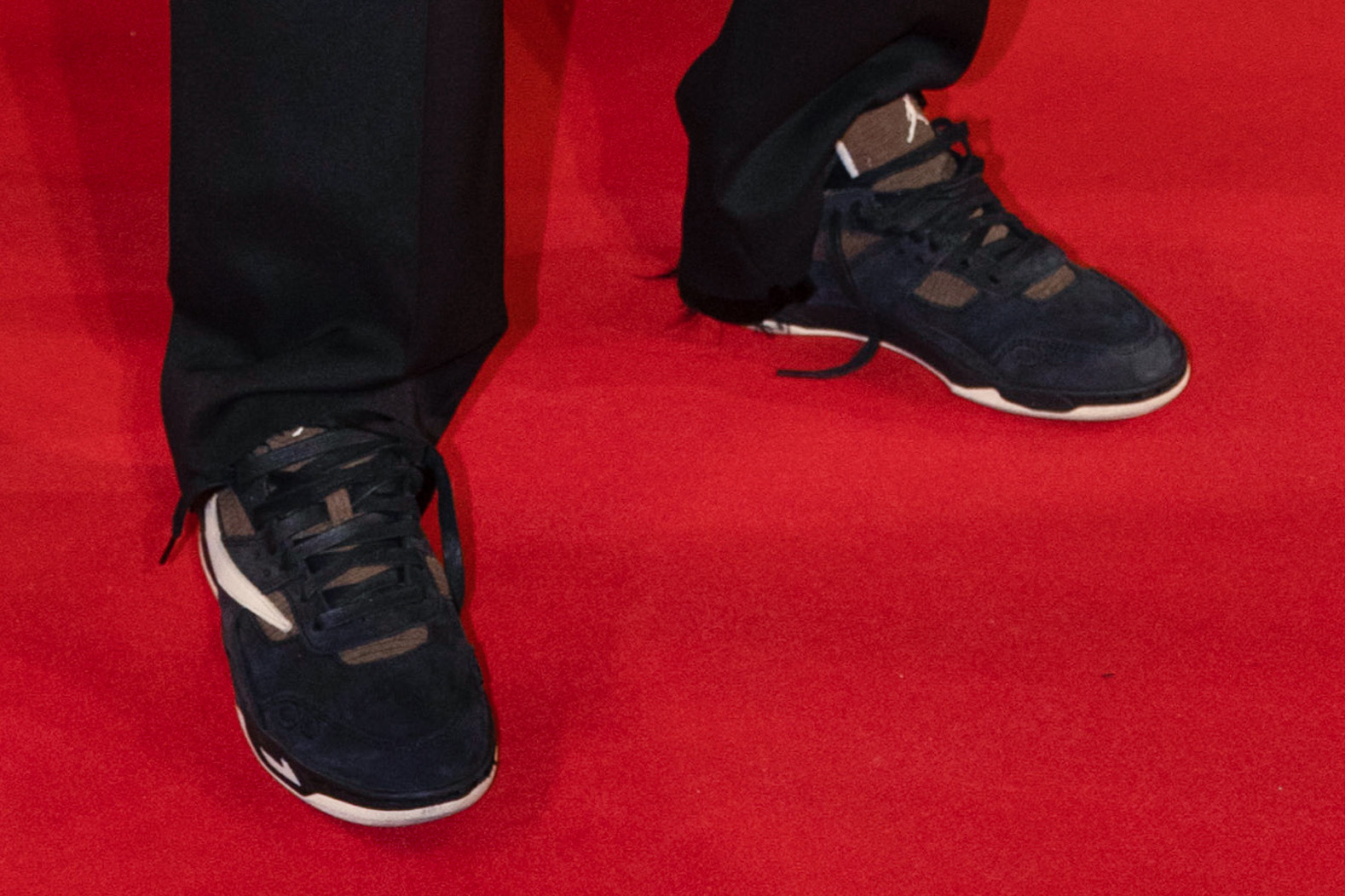 Travis Scott hé lộ về phiên bản Jordan Cut the Check Sneaker