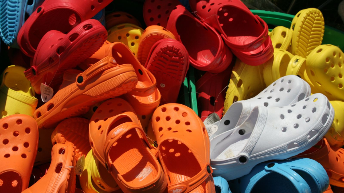 Những sự thật điên rồ về Crocs mà bạn cần biết