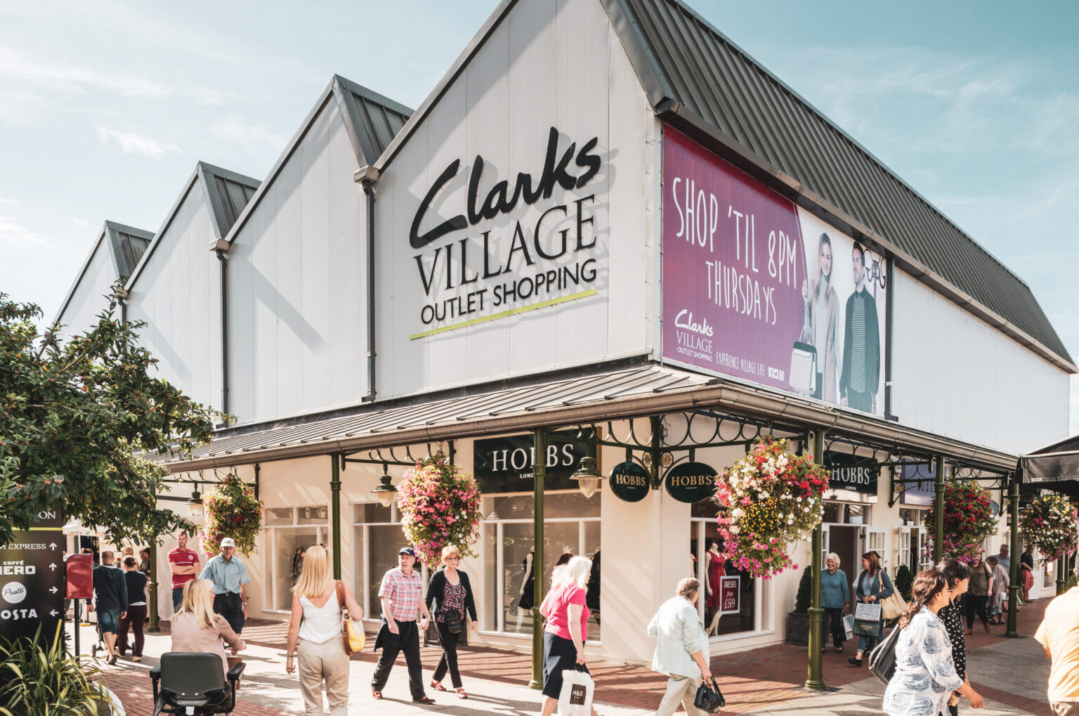 Lịch sử thương hiệu và cách chăm sóc những đôi giày Clarks