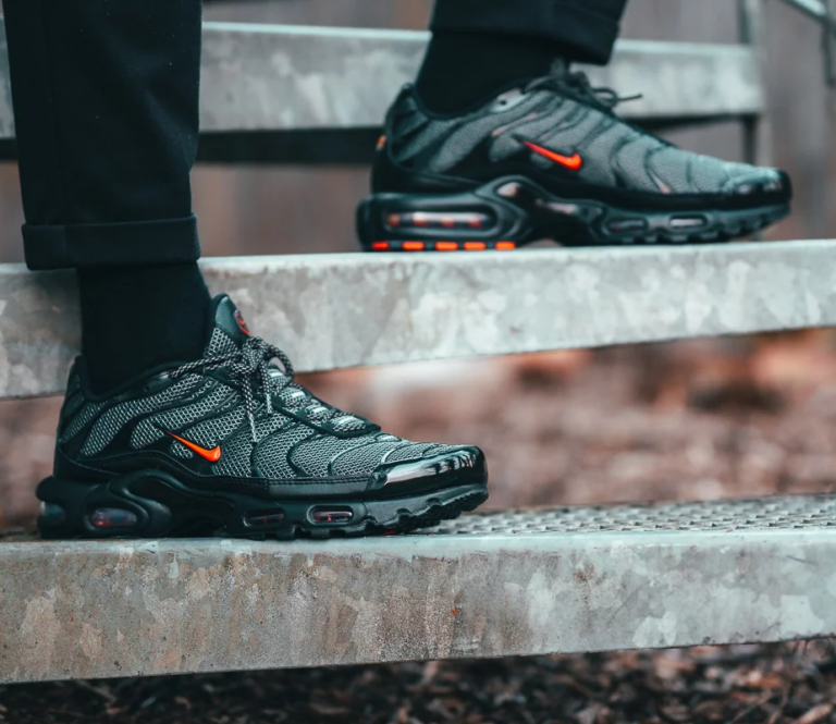 Giày Nike Air Max Plus 'Bred' DO6383-001 - Authentic-Shoes