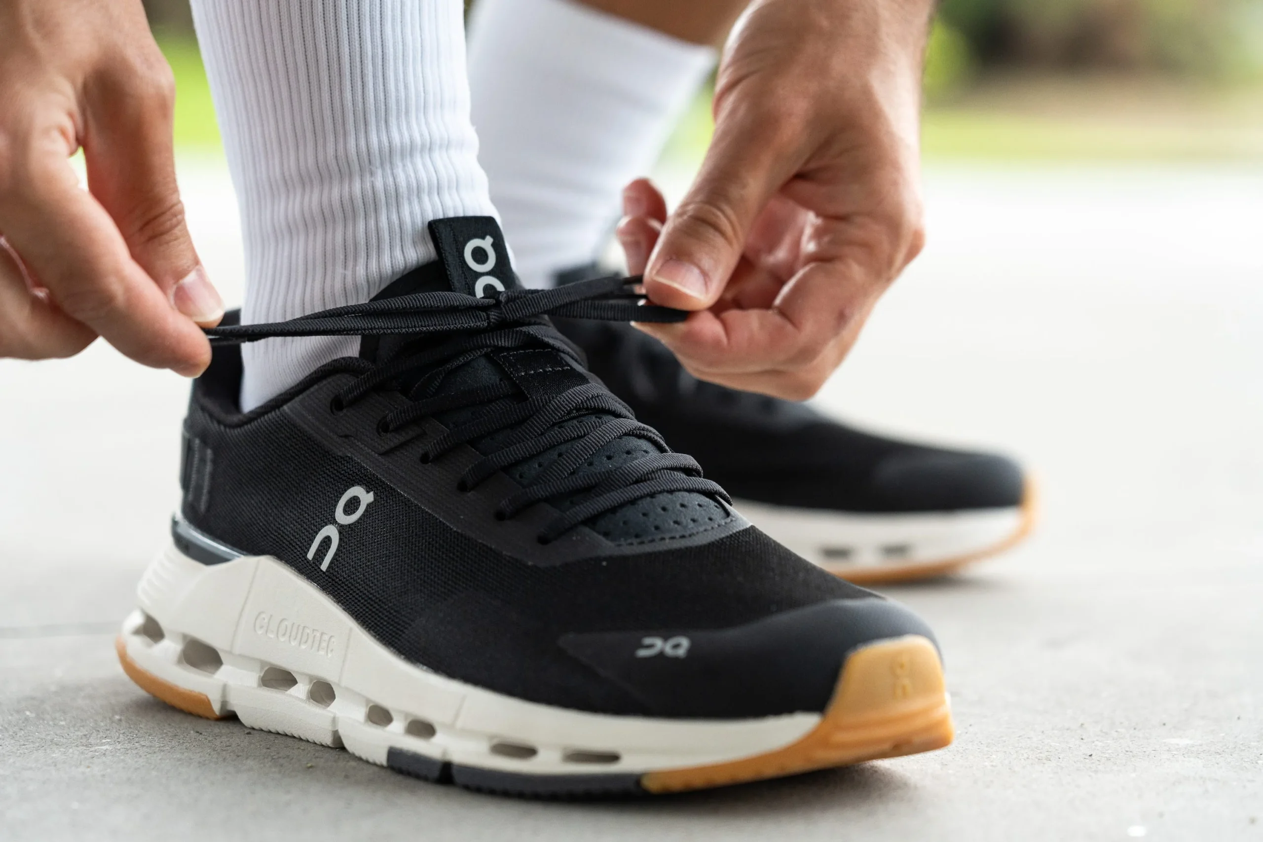 On Cloudnova Form 2 đôi giày walking đáng mua nhất 2024 - Authentic-Shoes