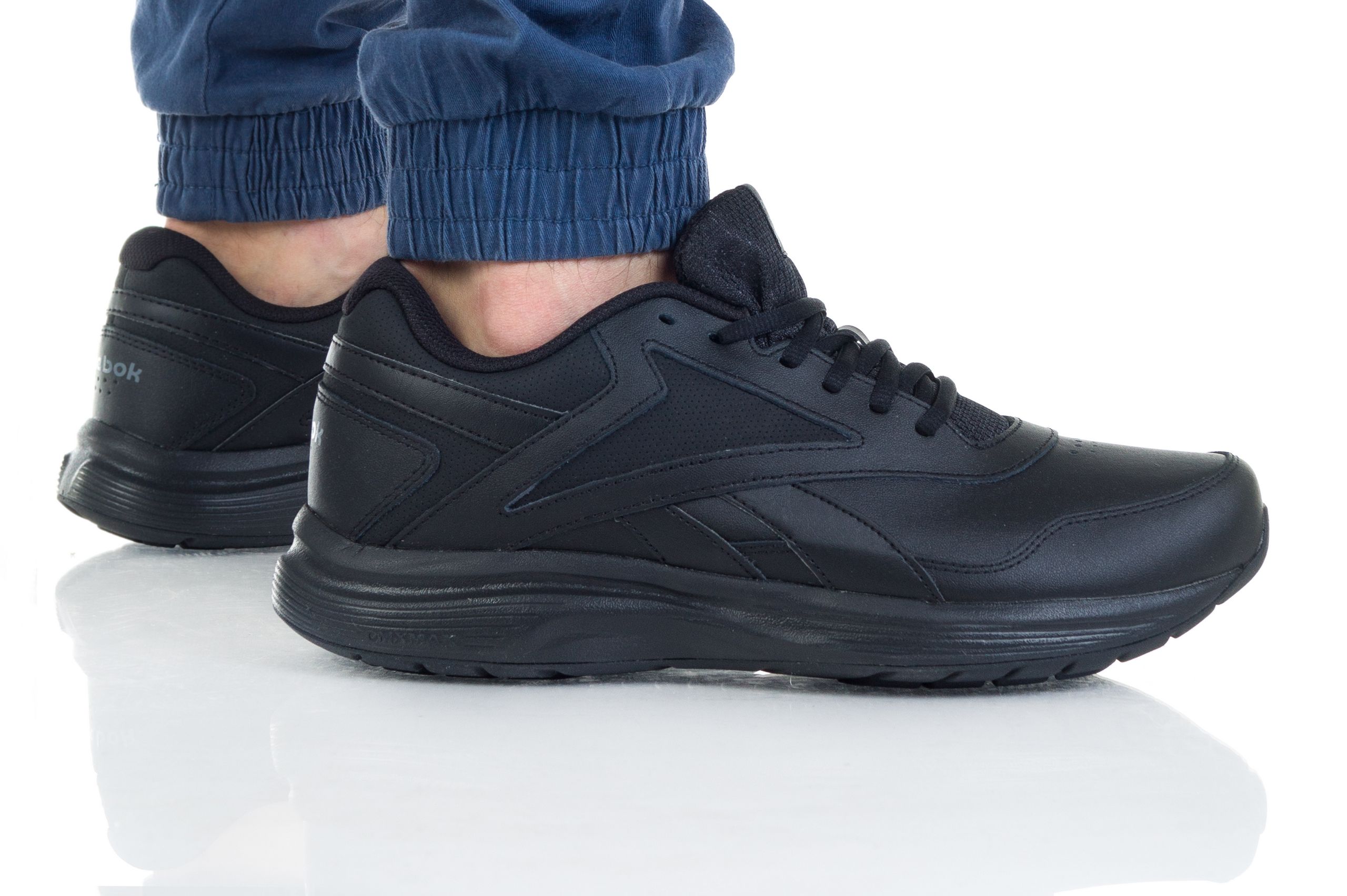 Trải nghiệm sự êm ái với Reebok Walk Ultra 7 DMX MAX - Authentic-Shoes