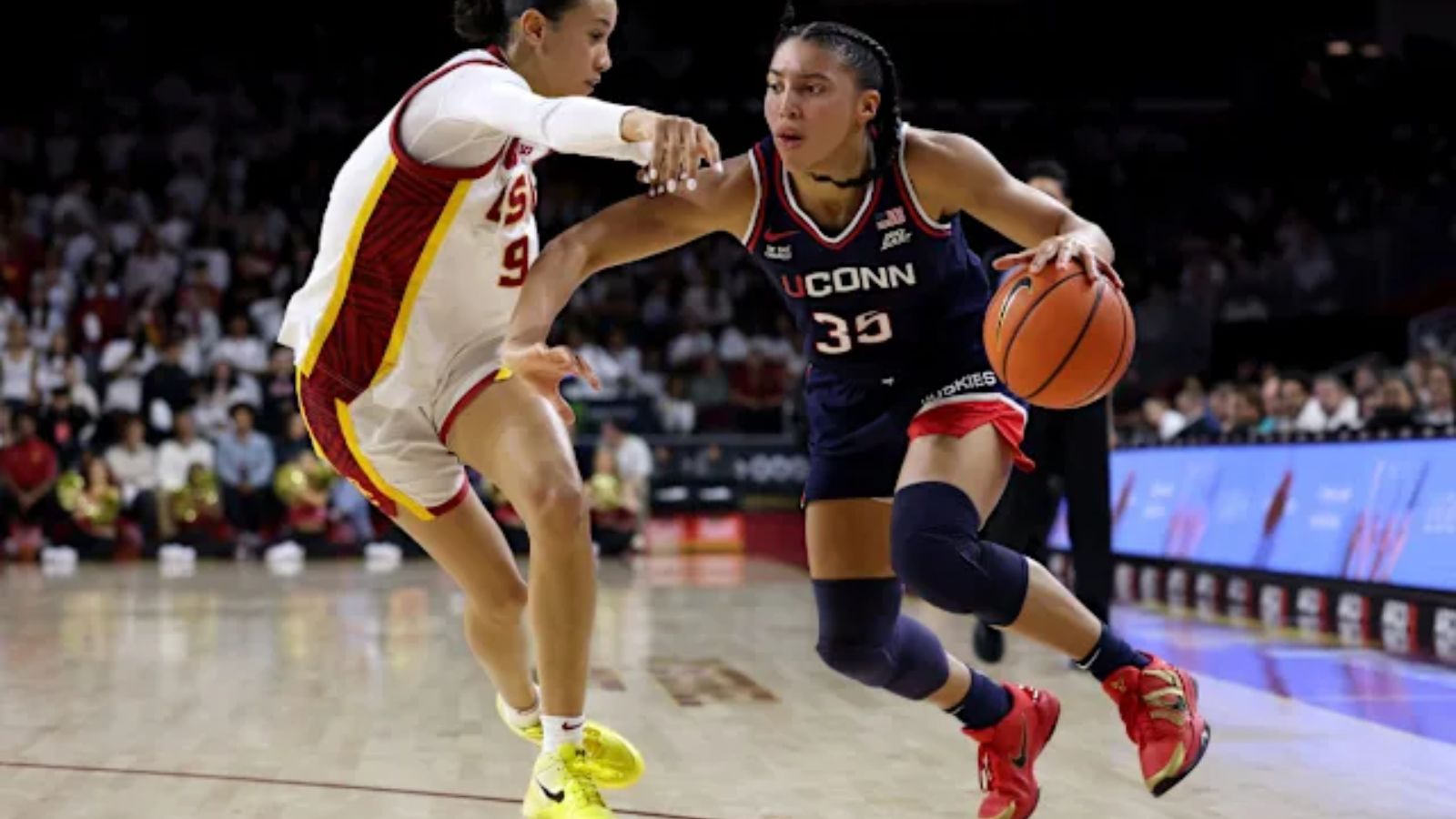 UConn vs USC: Đêm Tri Ân Kobe Bryant Đầy Cảm Xúc